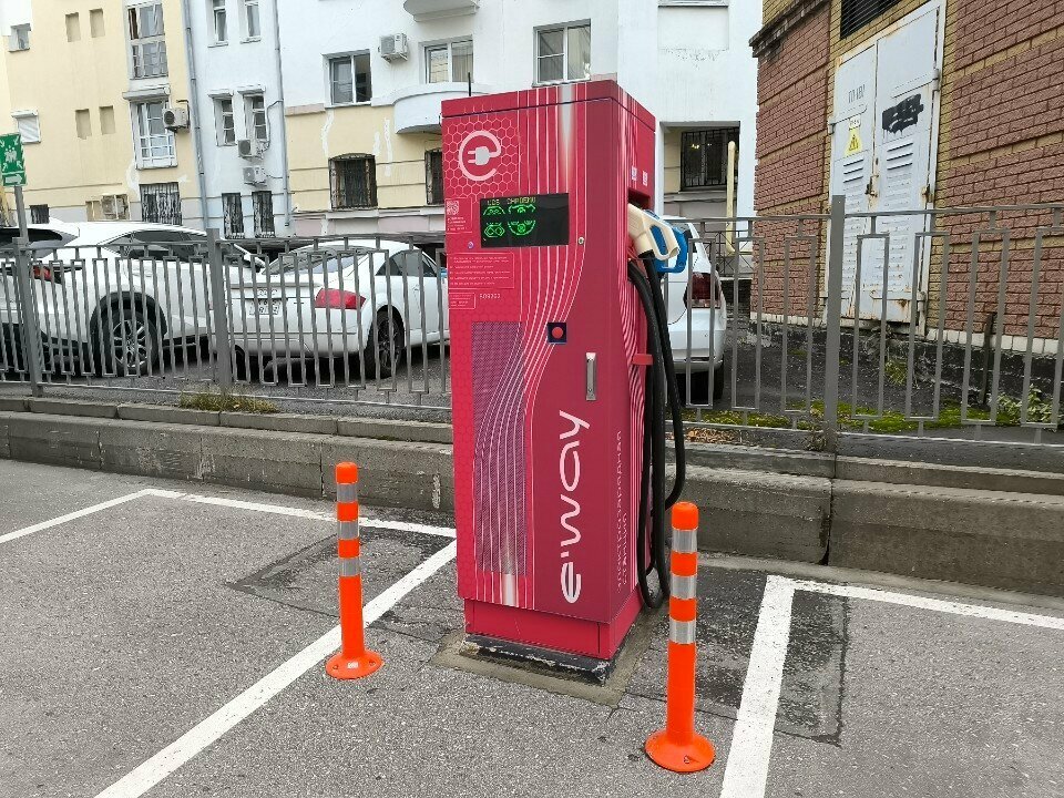 Elektrikli oto şarj istasyonları E-Way, Nijni Novgorod, foto
