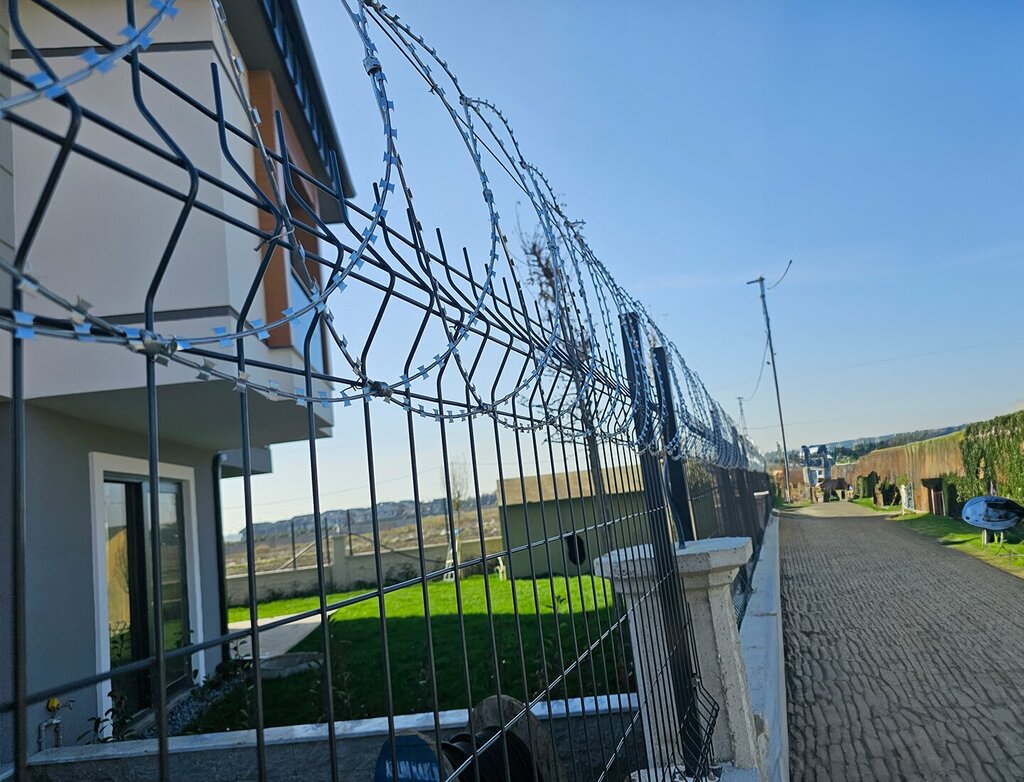 Yapı malzemeleri pazarı Ferze Ferforce, İstanbul, foto