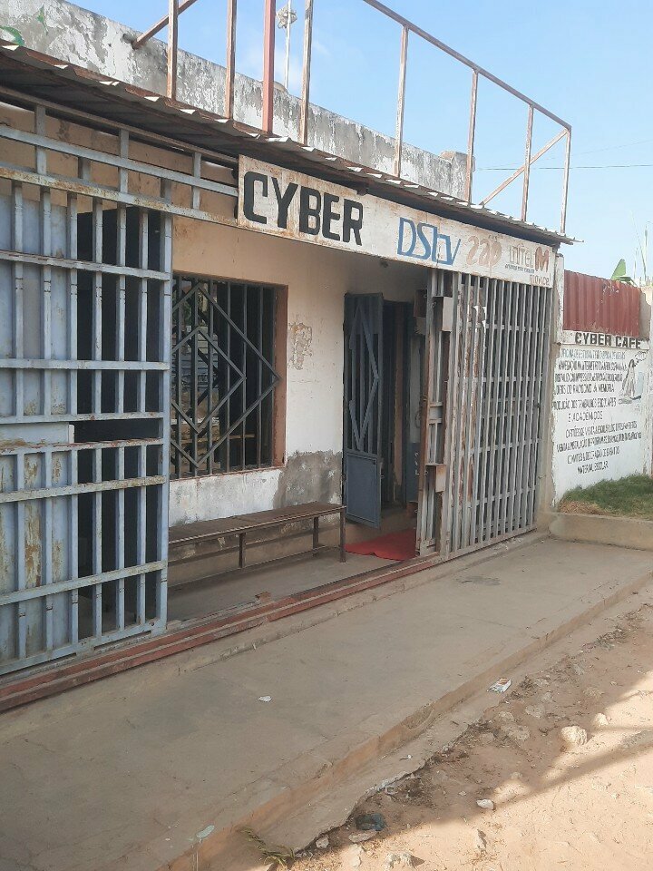 i̇nternet kafeler Cyber Café, Loanda, foto