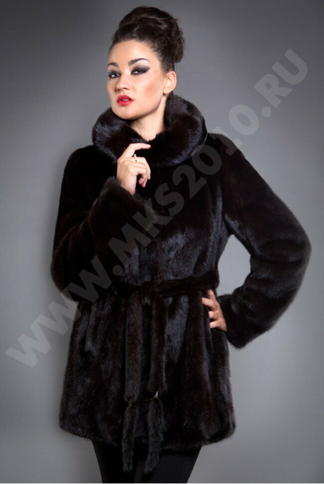 Kürk ve deri giyim mağazaları Fur salon. Fur coats from fur of a mink, Moskova, foto