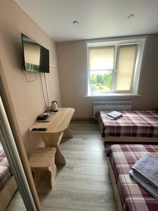 Отдохнём?! (Dorozhnaya ulitsa No:57, Omutninsk), otel  Kirovskaya oblastından