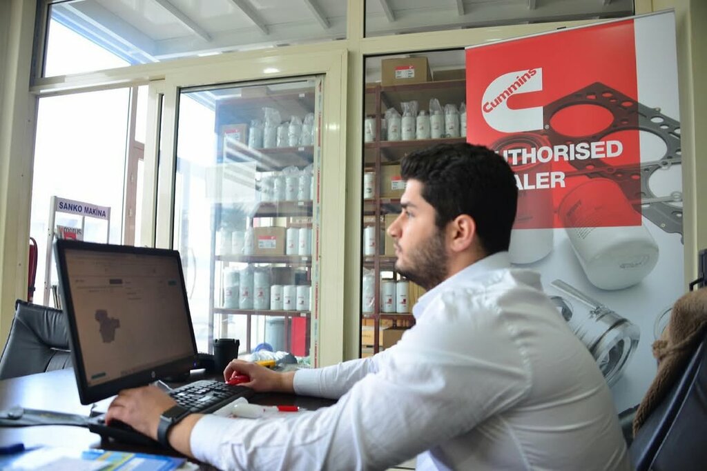 Otomobil servisi Öncü İş Makinaları, Diyarbakır, foto