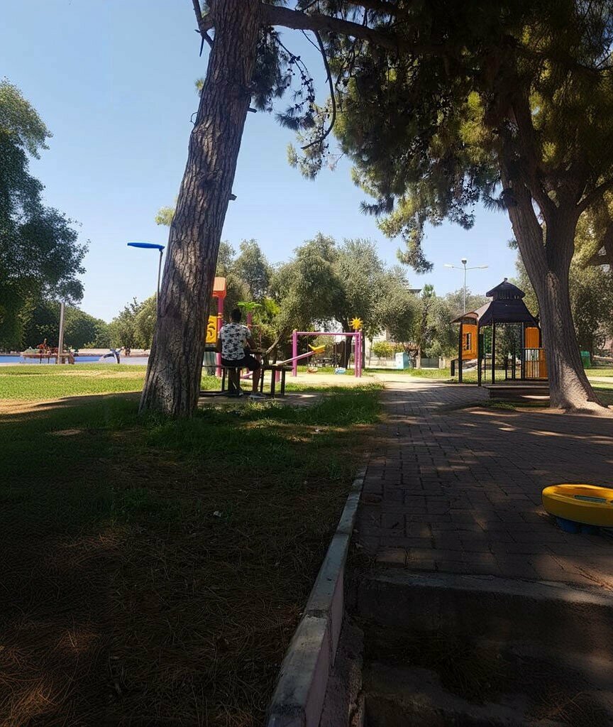 Kültür ve eğlence parkları Şehit Polis Memuru Muhammet Oğuz Kılınç Parkı, Antalya, foto