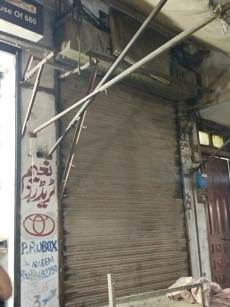 Otomobil yedek parçaları Naime Traders, Lahor, foto