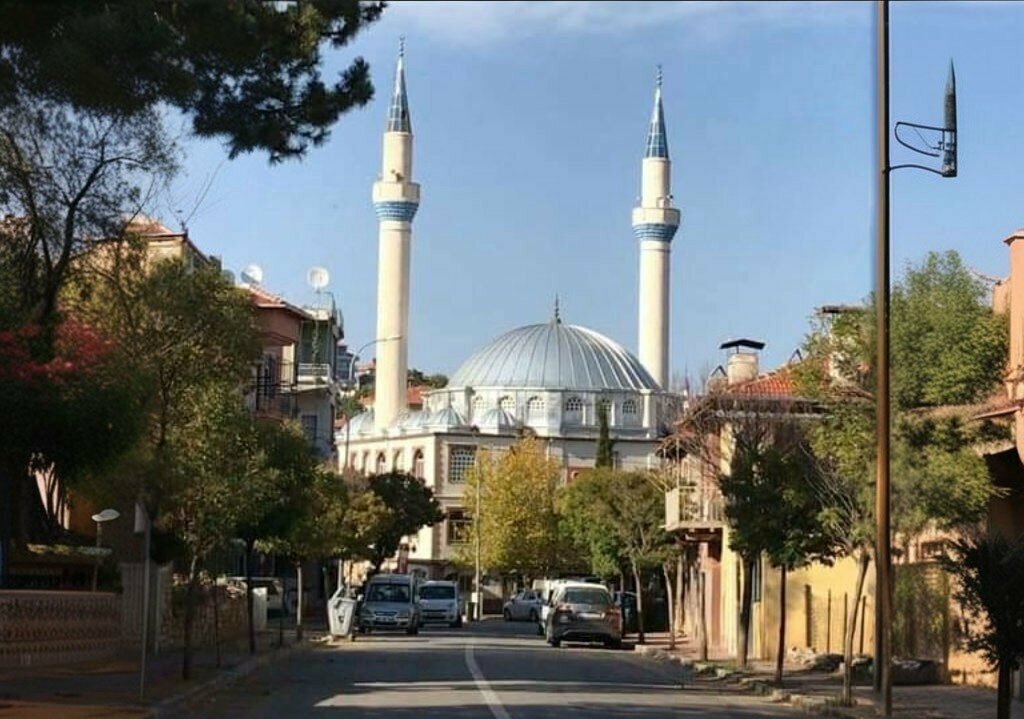 Cami Gölbaşı Cami, Karahallı, foto