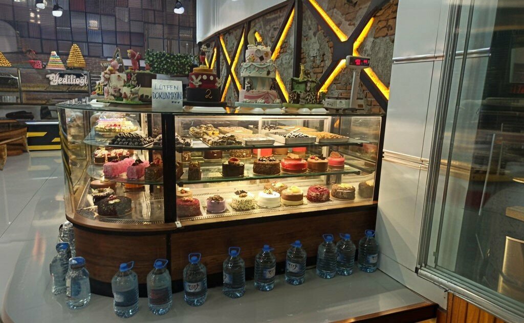 Ekmek fırını Yedilioglu pastanesi, Eskişehir, foto