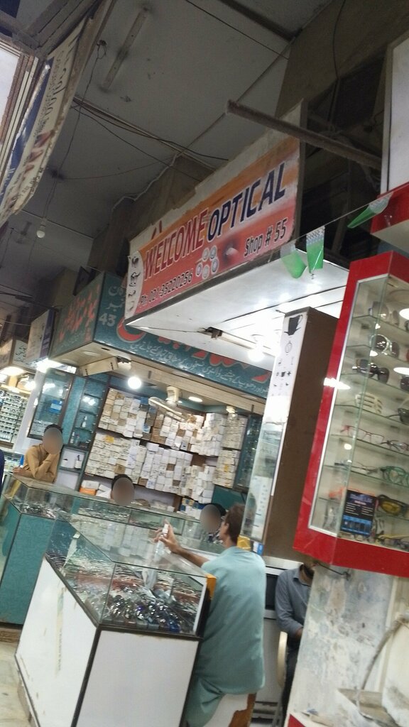 i̇laç firmaları Welcome Opticals, Karaçi, foto