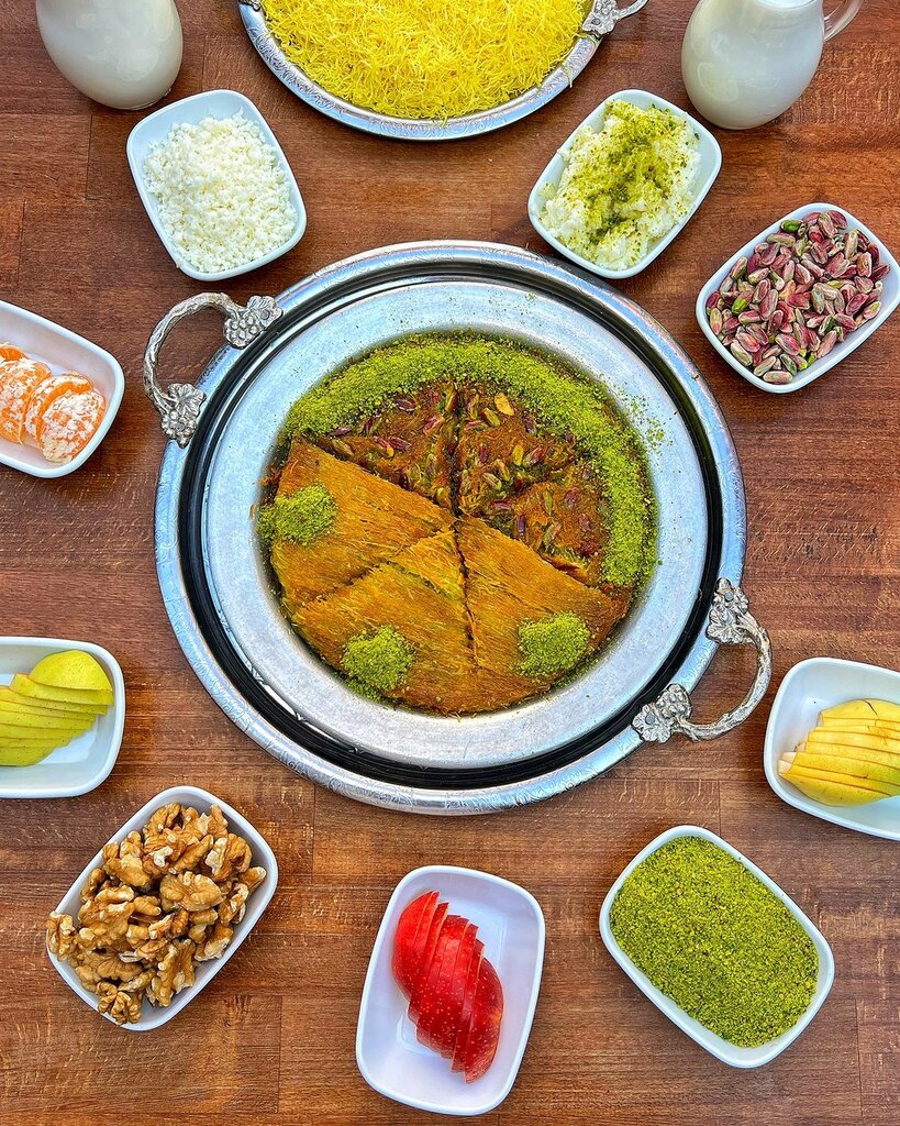 Pasta, şekerleme ve tatlı Müslümefendi Beylerbeyi Künefe, İzmir, foto