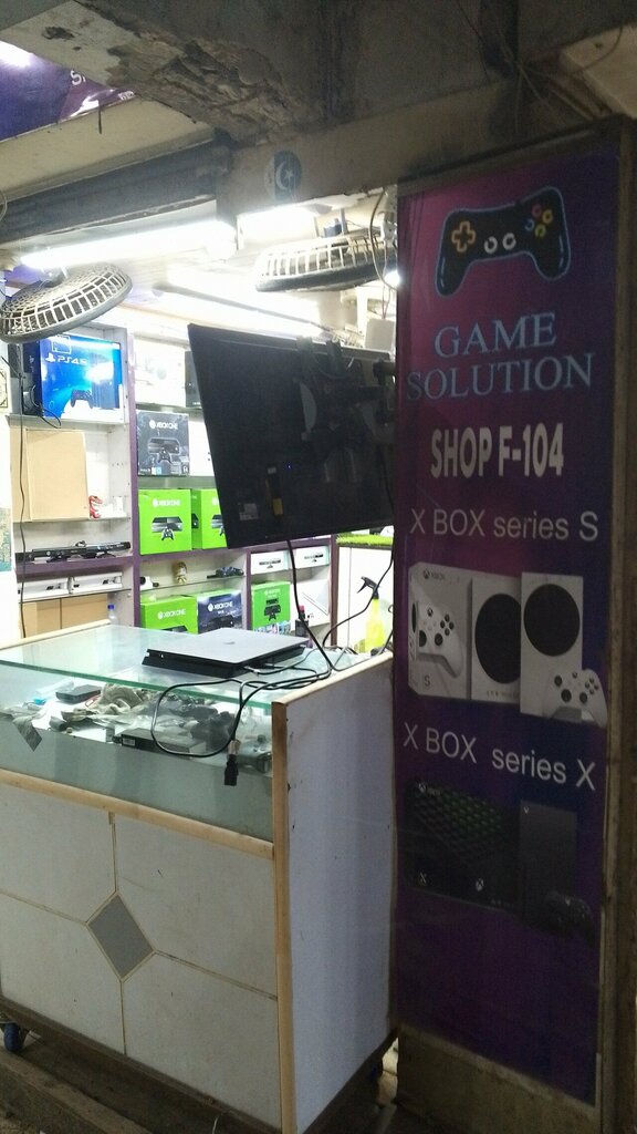 Diskler, plakalar Game Solution, Karaçi, foto