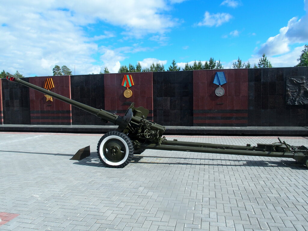 Teknoloji anıtı 76-мм дивизионная пушка ЗиС-3 образца 1942 г., Kogalym, foto