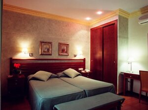 Hotel California (Pasaje Monte de Sancha No:17, Malaga), otel  Malaga'dan