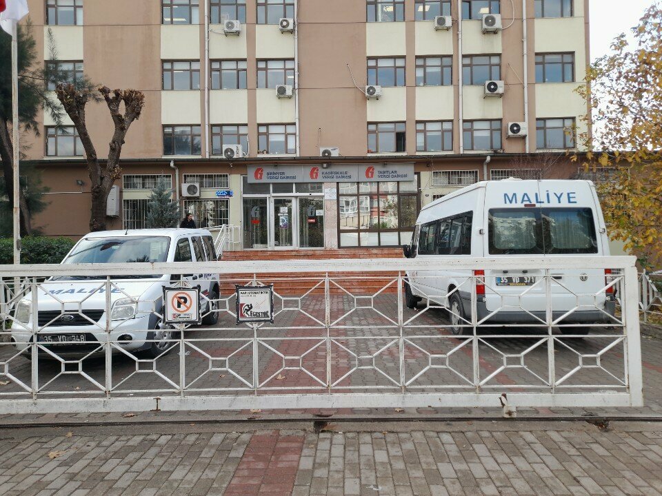 Vergi daireleri Şirinyer Vergi Dairesi, İzmir, foto