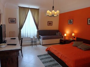 B&b Cupole e Campanili (Via Broggia No:28, Naples), otel  Napoli'den