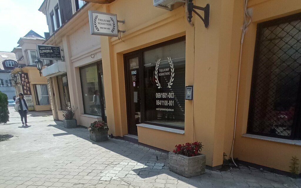 Emlak ofisi Trijumf nekretnine, Belgrad, foto
