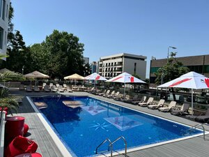Bulevard (Constanţa, Constanţa, bulevardul Mamaia), otel  Constantsa'dan
