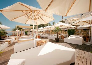 Stage On The Beach (İzmir, Çeşme, Üniversite Mah.), hobi kulüpleri  Çeşme'den