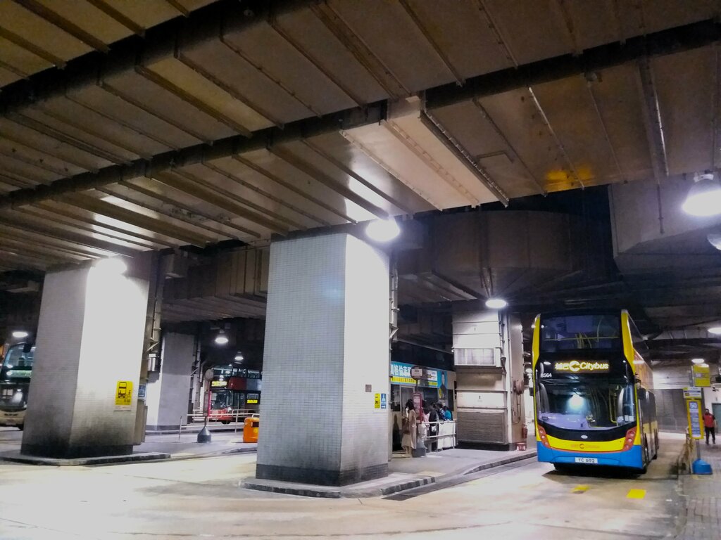 Toplu taşıma durağı Kowloon Station Public Transport Interchange, Kowloon, foto