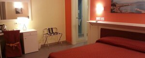 Capodichino International Hotel (Viale Comandante Maddalena Umberto No:35, Naples), otel  Napoli'den