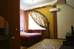 Mayskiy sad (Zelenodolskaya Street No:19), otel  Nijni Novgorod'dan