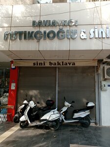 Baklavacı fıstıkçıoğlu sini (Mücahitler Mah., 52094 Sok., Şehitkamil, Gaziantep), pasta, şekerleme ve tatlı  Gaziantep'ten