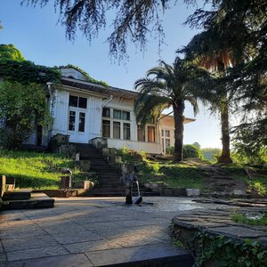 Joseph Stalin's Dacha (Autonomous Republic of Abkhazia, Akhali Atoni), müzeler ve sanat galerileri  New Athos'tan