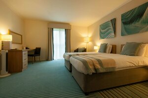 De Vere Cotswold Water Park (England, Wiltshire County, Lake), otel  Gloucestershire County'den