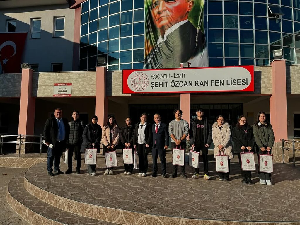 Lise Şehit Özcan Kan Fen Lisesi, İzmit, foto