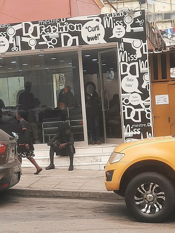 Güzellik salonu Salão de Beleza e Barbearia, Loanda, foto