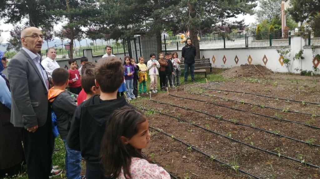 i̇lkokul Dörtdivan Cumhuriyet İlkokulu, Dörtdivan, foto