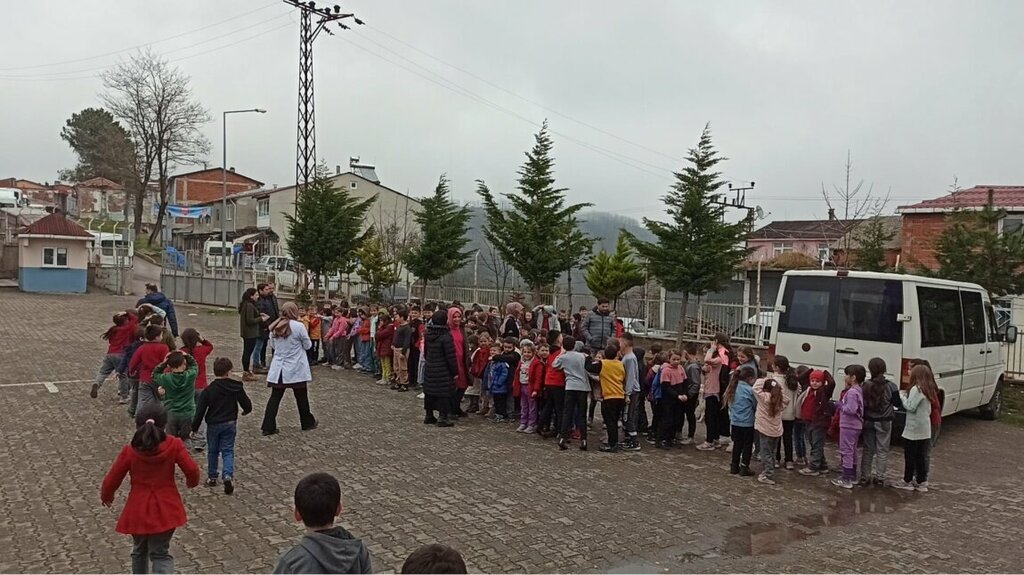 i̇lkokul Yoğunoluk Şehit Cezmi Sekmen İlkokulu, İkizce, foto