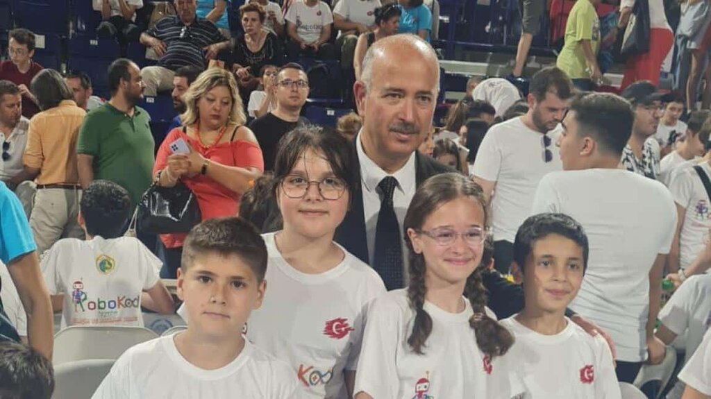 Ortaokul Cemil Akyüz Ortaokulu, İzmir, foto