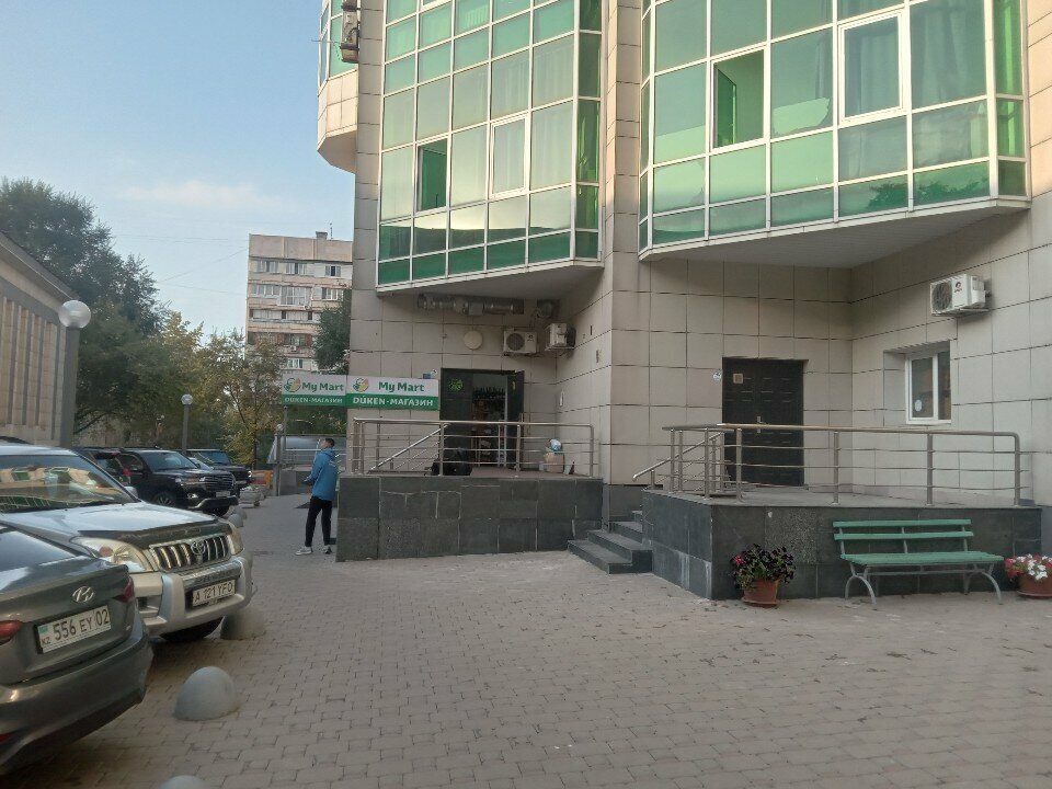Parsel otomatı Kaspi Postomat, Almatı, foto