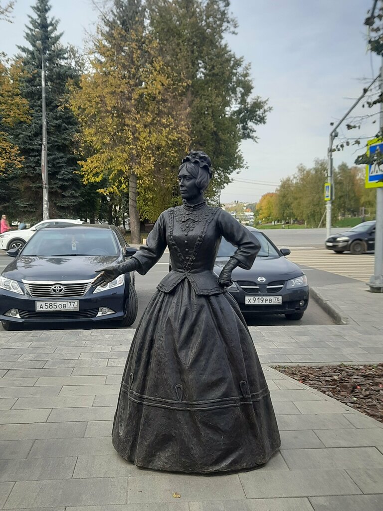 Park, sokak heykeli Свадьба с приданым, Ugliç, foto