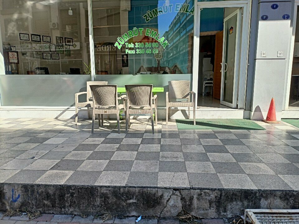 Emlak ofisi Zümrüt Emlak, İzmir, foto