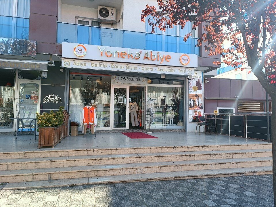Giyim mağazası Yoneka Abiye, İstanbul, foto