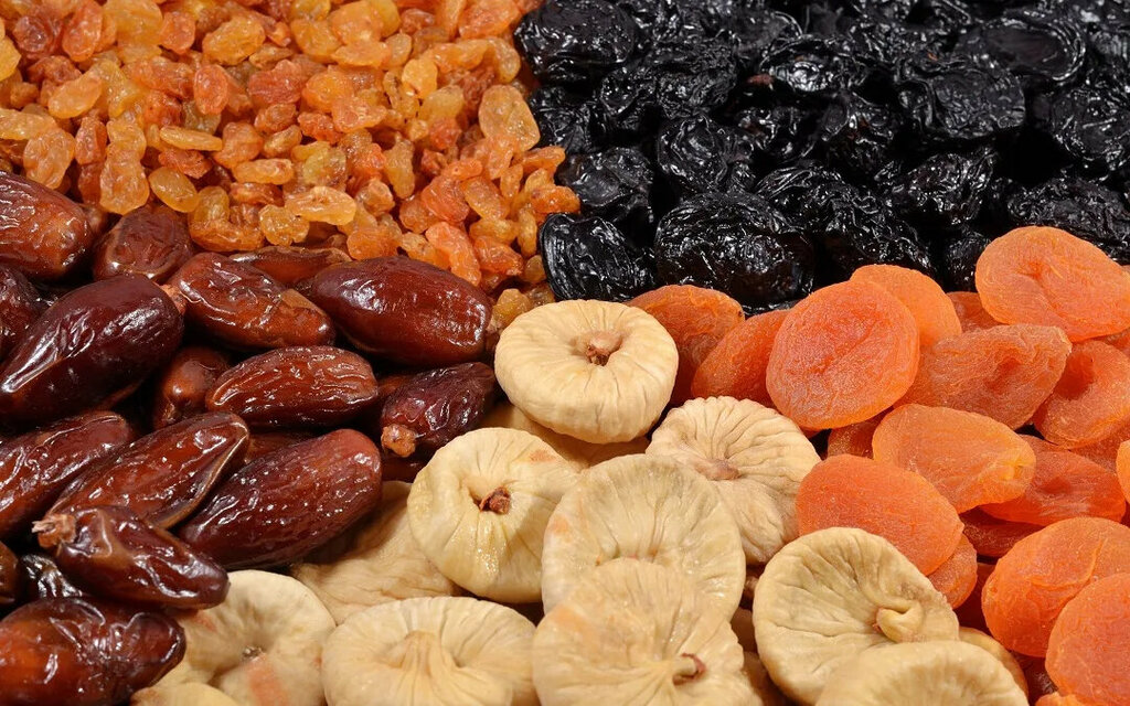 Kuruyemiş, atıştırmalık, kuru meyve Орехи, снеки, сухофрукты, Yalta, foto