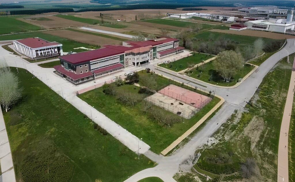 Üniversiteler Ondokuz Mayıs Üniversitesi Turizm Fakültesi, Bafra, foto