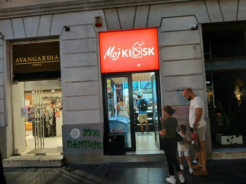 Su satışı Moj Kiosk, Belgrad, foto
