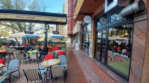 Chill Out (Bulevar kralja Petra 1. No:27), kafe  Novi Sad'dan