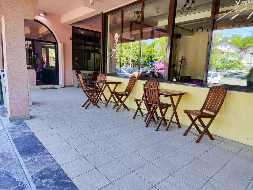 Kahve dükkanları Kafić U prolazu, Belgrad, foto
