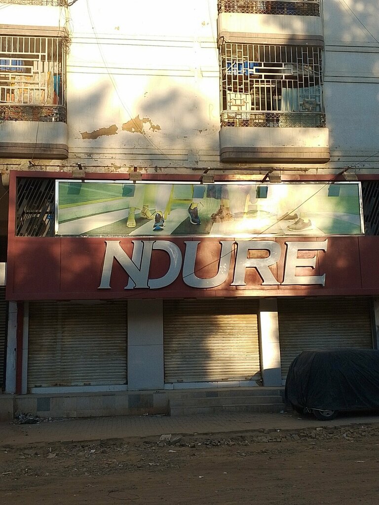 Ayakkabı mağazaları Ndure outlet, Karaçi, foto