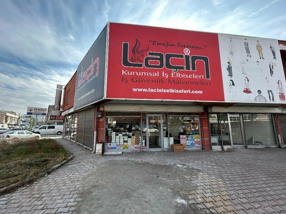 Sanayi kuruluşu Laçin İş Elbiseleri, Konya, foto