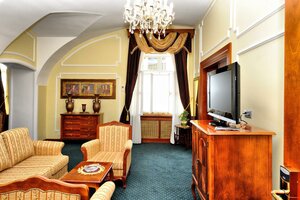 Hotel Leopold I (Autonomous Province of Vojvodina, Juznobacki Administrative District, City of Novi Sad, gradsko naselje Petrovaradin, Tvrđava trg, 9), otel  Güney Backa İlçesi'nden