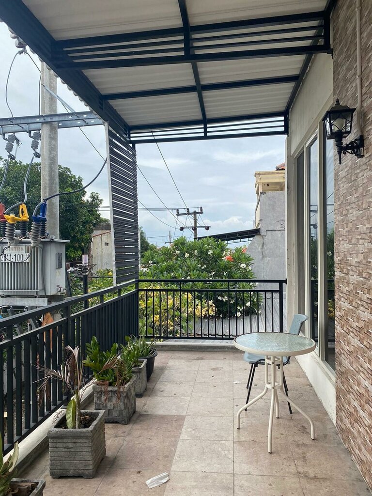 Otel Oyo 1957 Riverside Residence, Surabaya, foto