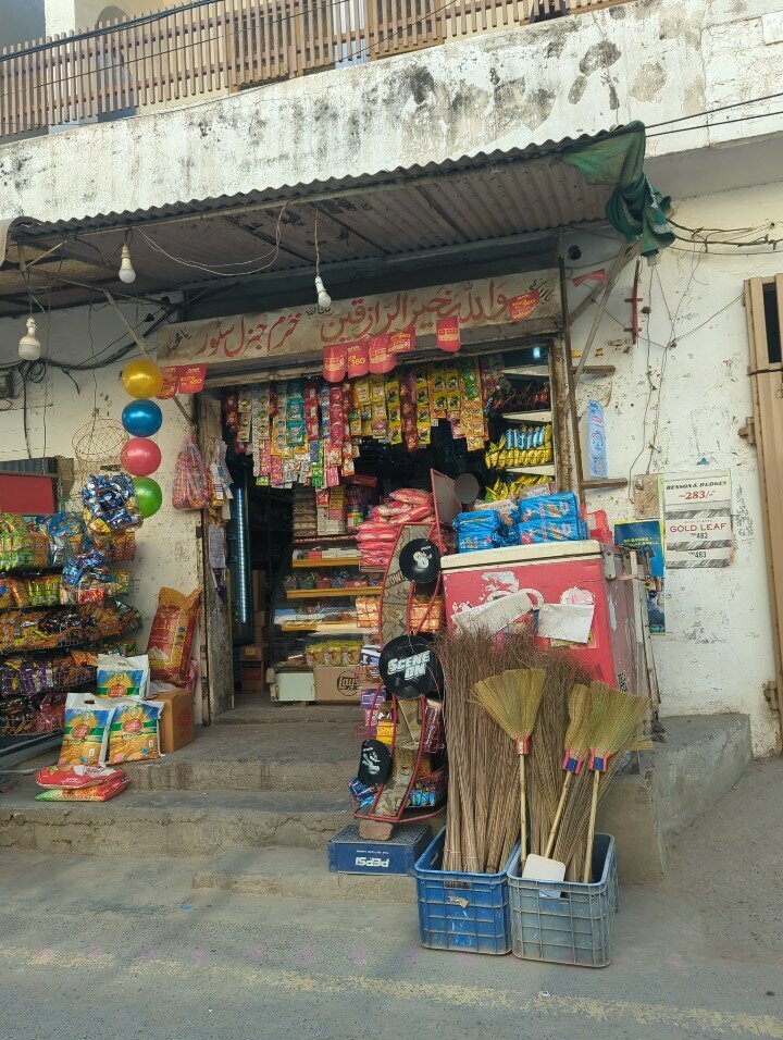 Market Khuram general store, Lahor, foto