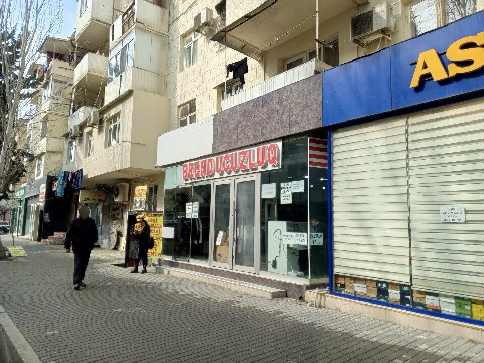 Giyim mağazası Brend Ucuzluq Neftçilər, Bakü, foto