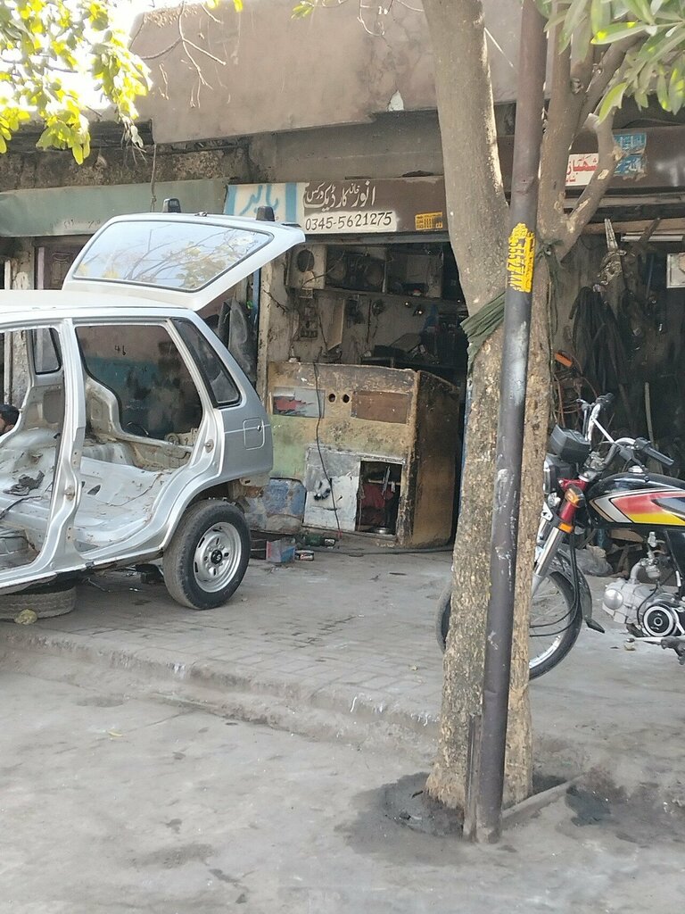 Otomobil servisi Anwar Khan Car Deck Works, Rawalpindi, foto