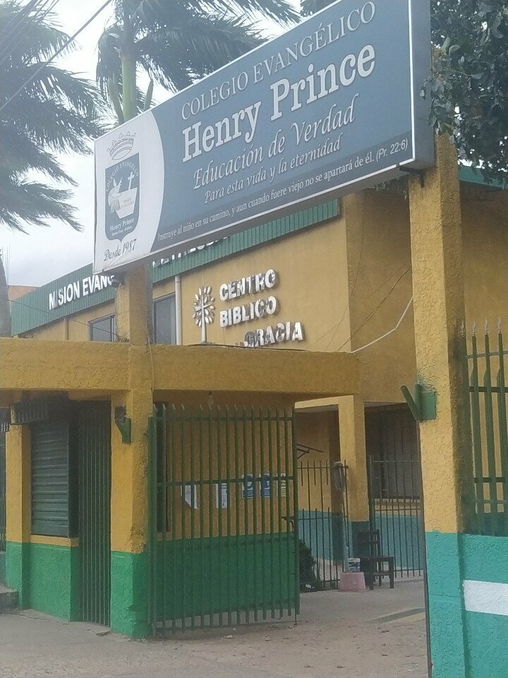 Ortaokul Colegio Henry Prince, Santa‑Krus, foto