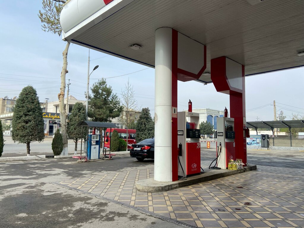 Elektrikli oto şarj istasyonları Nuroil, İsfere, foto