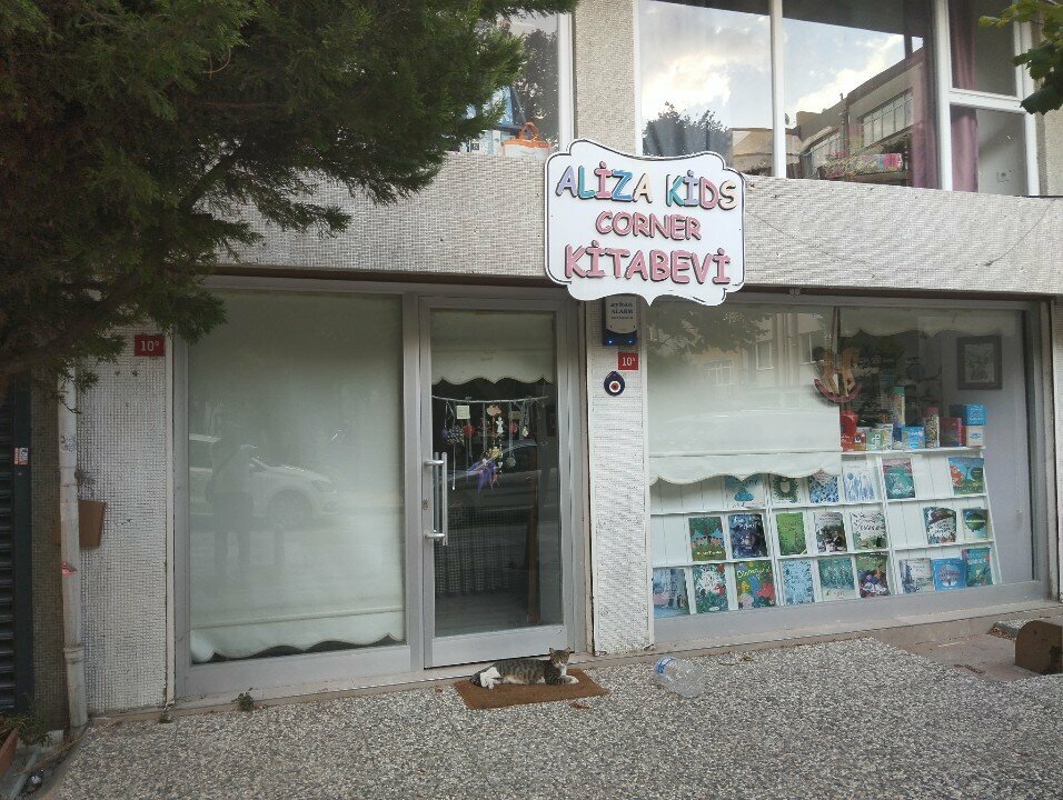 Okul kitap ve gereçleri Aliza Kids Corner Kitabevi, İstanbul, foto